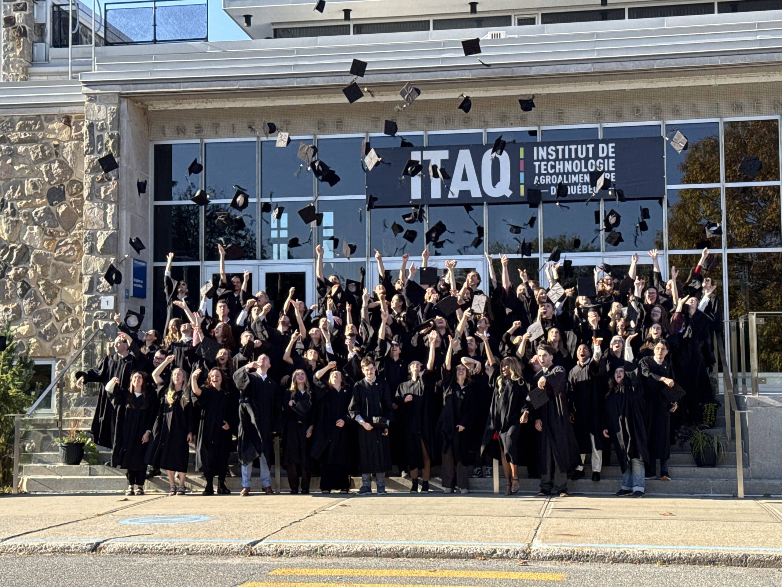 L'ITAQ célèbre 179 nouveaux diplômé.es - ITAQ